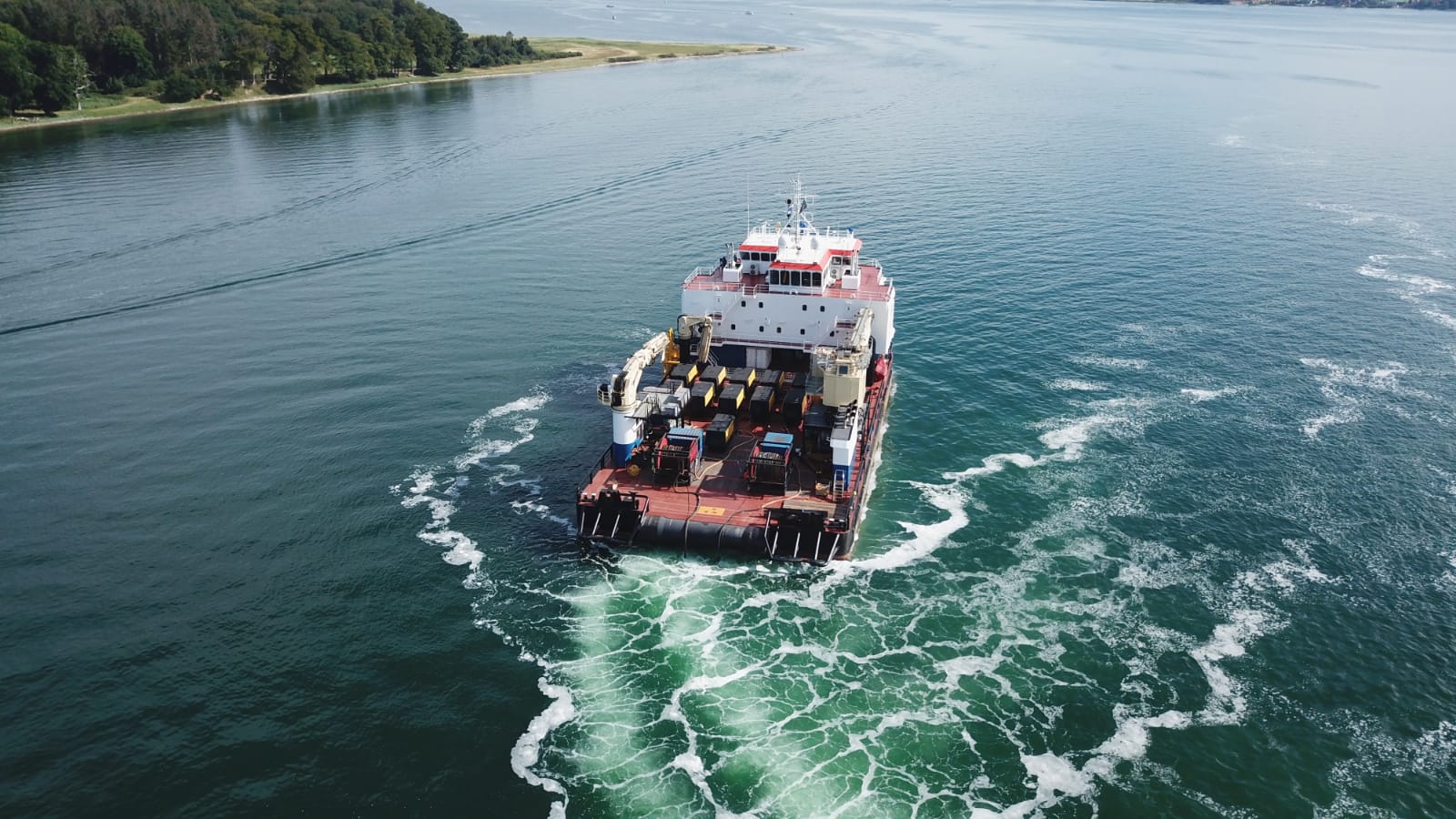 DP2 "Zwerver I" operates with Double bubble curtain screen! - Van Stee ...